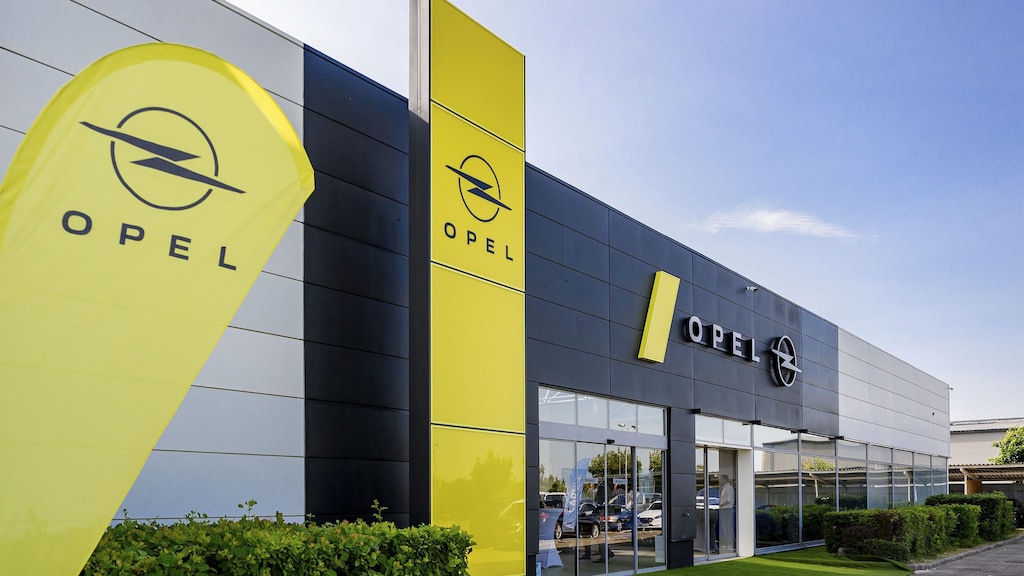 Florian Huettl, az Opel vezérigazgatója nyitotta meg az Opel új ...